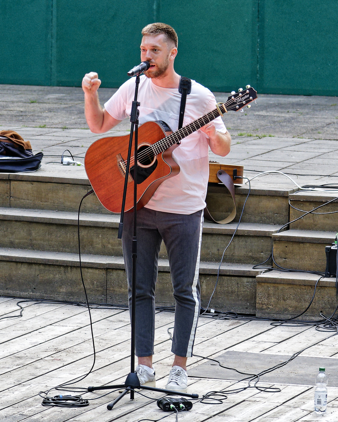 Foto-Rückblick: Konzert von Weltenbummler Alex Austen - Küchwaldbühne